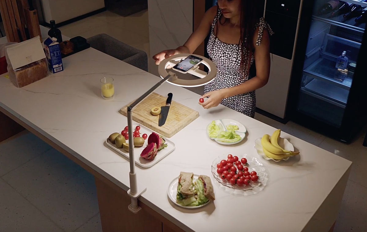 UNIQU® | Tools for Creators — Lights, Tripods & Phone Holders